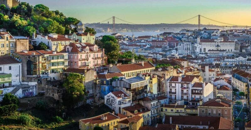 Lisbon City Tour HALF DAY 4h - VAN - What the Reviews Say