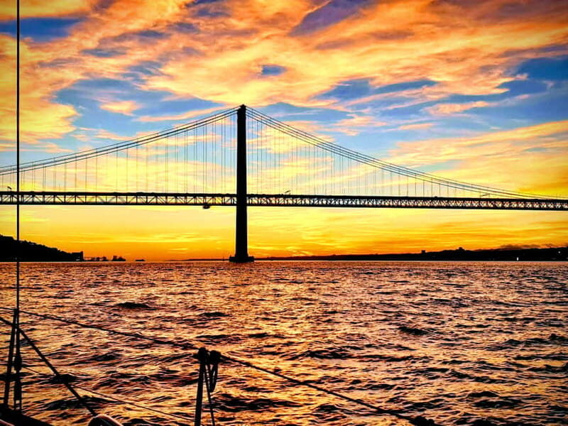 Lisbon: Daytime or Sunset Boat Cruise with History and Wine - FAQ