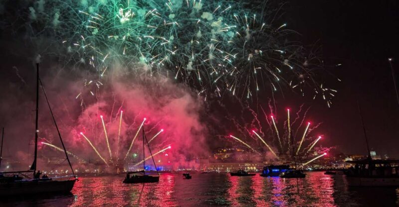 Lisbon: Dazzling New Year's Private Boat Tour (2h) - Key Points
