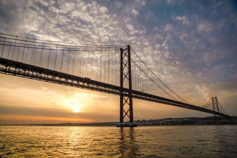 Lisbon: Disco Night Cruise with DJ and Open Bar - FAQ