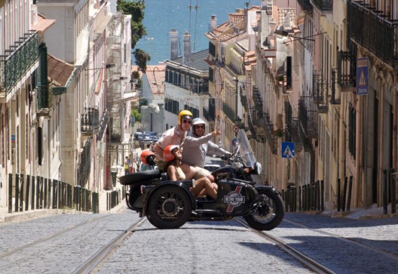 Lisbon : El Cristo-Rei Motorcycle Side-car Tour - FAQ