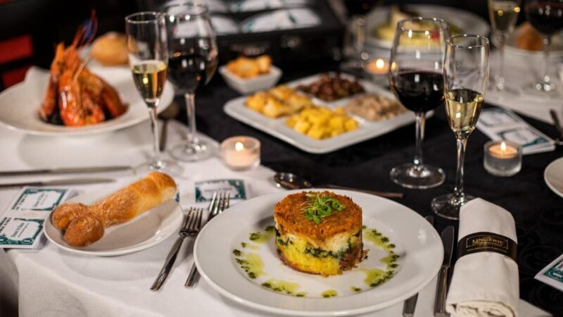 Lisbon: Erotic Cabaret Show and Dinner - Key Points