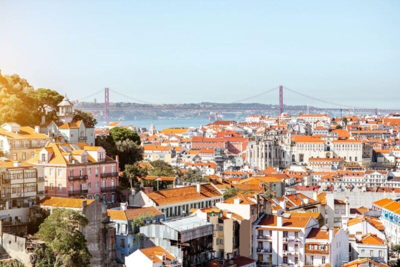 Lisbon: Express Walk with a Local in 60 minutes - Exploring Lisbon in an Hour: The Experience Breakdown