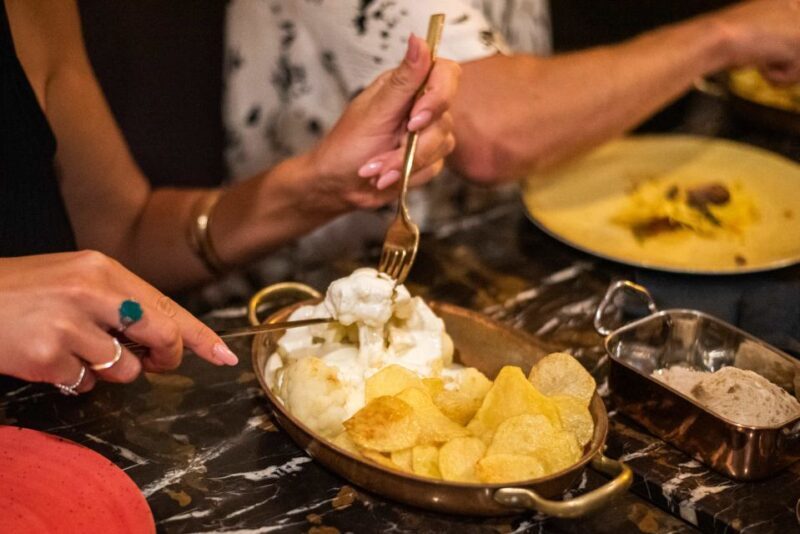 Lisbon: Fado & Food Tour with Live Show & Traditional Dinner - The Main Course: O Segredo DAlfama