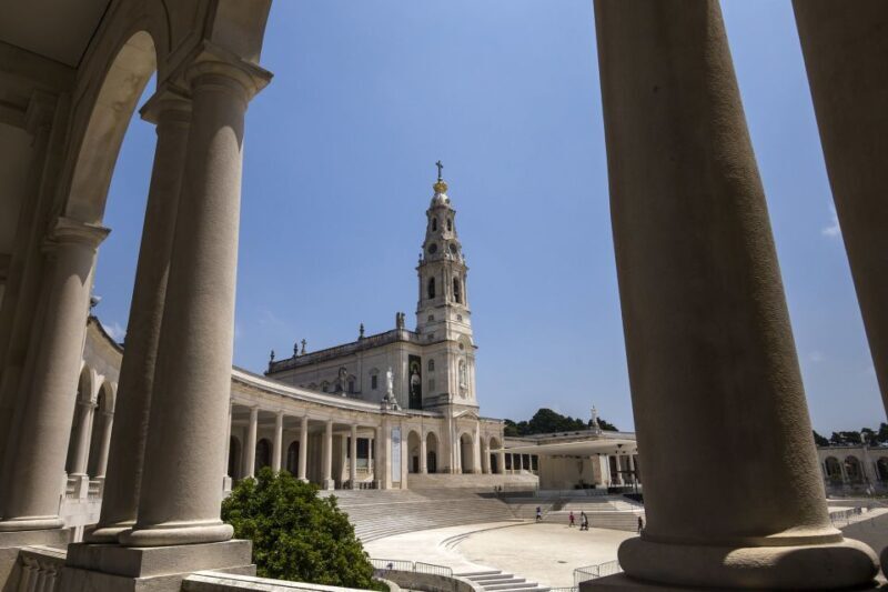 Lisbon: Fátima, Nazaré, Óbidos & São Martinho do Porto Tour - An Introduction to Portugal’s Sacred and Scenic Day Tour