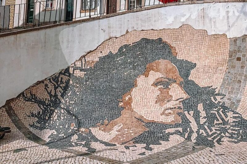 Lisbon: Flexible Walking Tour of Alfama - Walking Through Alfama: An Authentic Lisbon Experience
