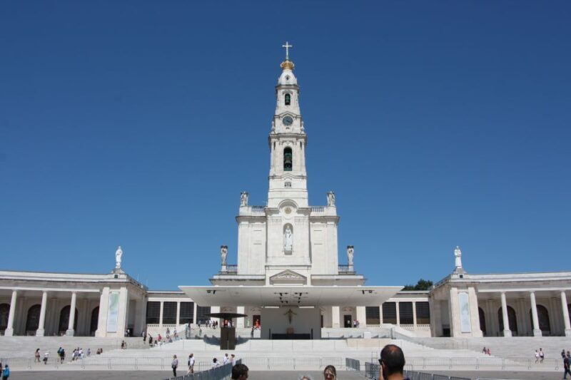 Lisbon: Full-Day Tour of Fátima, Batalha, Nazaré, and Óbidos - Key Points