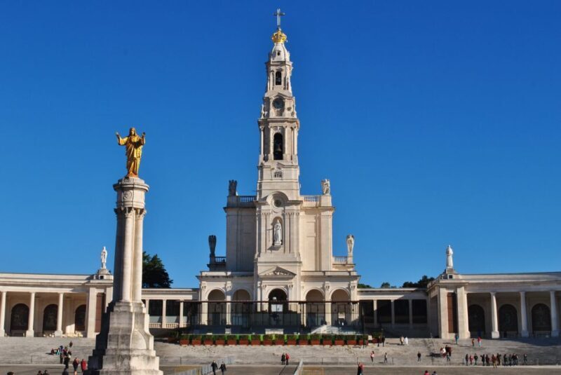 Lisbon: Full Day Tour to Fátima, Batalha, Nazaré and Óbidos - An Introduction to the Tour