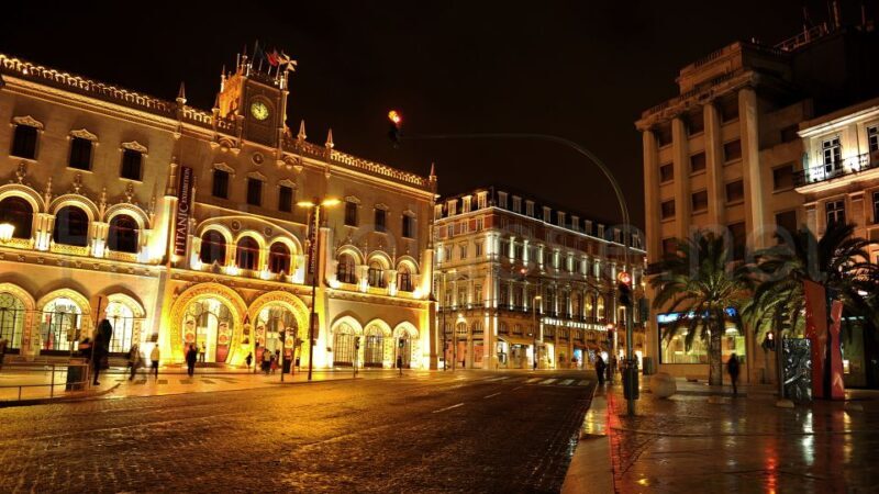 Lisbon: Half-Day Night Group Tour w/ Fado Dinner Show - Key Points