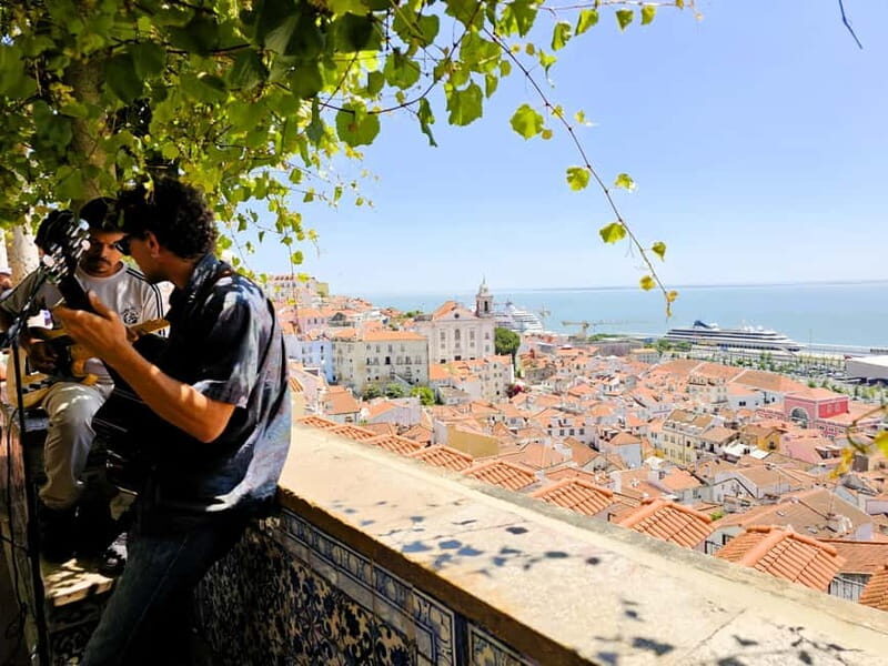 Lisbon: Highlights and History - Walking Tour with Tastings - Key Points