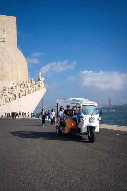 Lisbon Highlights: Private Tuk Tuk Sightseeing City Tour - The Guide Experience and Group Atmosphere