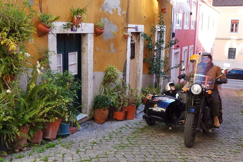 Lisbon : Historic Motorcycle Side-car Tour 1H - Key Points