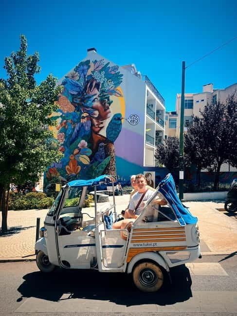 Lisbon: Historical Tour with a vintage Tuk Tuk - Iconic Landmarks and Viewpoints