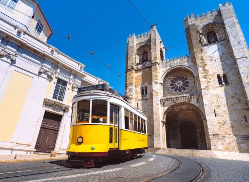 Lisbon: Historical Tour with a vintage Tuk Tuk - FAQ – Practical Questions