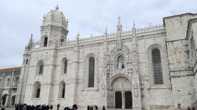 Lisbon: Historical Walking Tour with Jeronimos Monastery - Key Points
