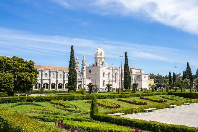 Lisbon Hop-On Hop-Off Bus Tour and River Cruise - FAQ