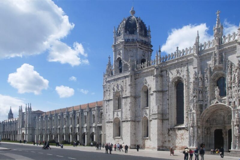 Lisbon in One Day: Full-Day Minivan Historic Tour - Key Points
