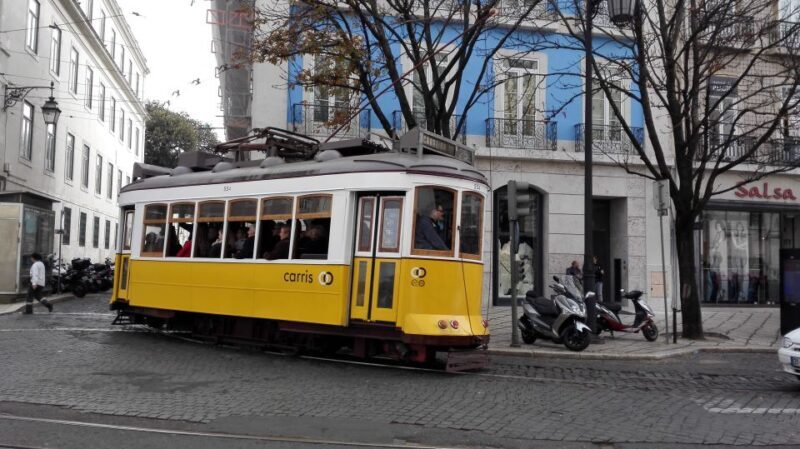 Lisbon: Layover Tour with Airport Pickup and Drop-Off - Key Points
