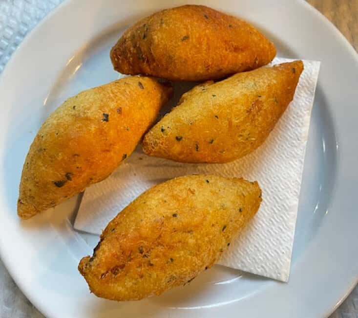 Lisbon: Learn Portuguese While Tasting Guided Walking Tour - Walking through Lisbon with a Purpose