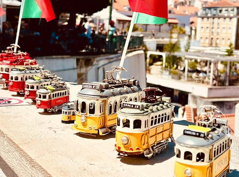 Lisbon: LISBON STORY TOUR BY TUK TUK - Key Points