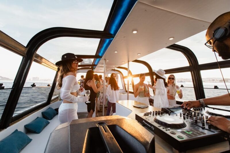 Lisbon: New Year's Cruise with DJ, Open Bar, Snacks and Wine - FAQs