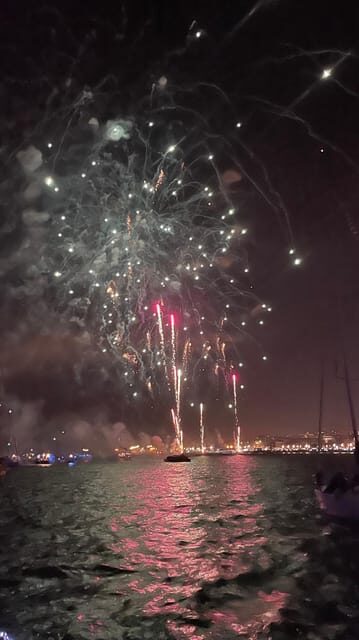 Lisbon: New Year's party on sailboat tour 2025 to 2026 - Key Points