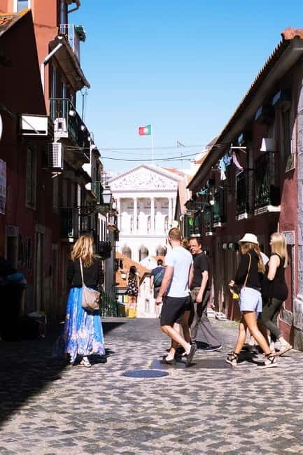 Lisbon: Off the beaten path Downtown Walk with a Local - Discovering Lisbons Hidden Corners