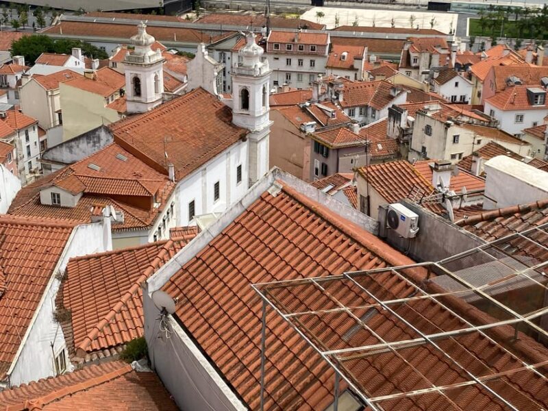 Lisbon: Old Town and Chiado Vintage Car Tour - The riding experience
