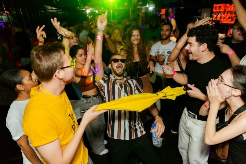 Lisbon PinkStreet Pubcrawl: 1hOpen Bar, Shots,VIP Club Entry - The Real Deal on Lisbon’s PinkStreet Pubcrawl