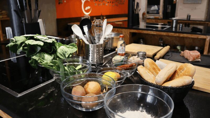 Lisbon: Portuguese street food cooking class with Drinks - Key Points