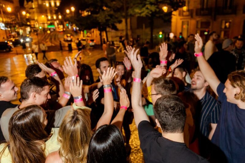 Lisbon Premium Pubcrawl: 1h Open Bar, Shots, VIP Club Entry - Introduction: A Night in Lisbon, Simplified