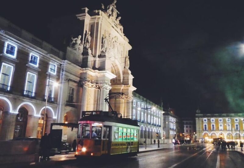 Lisbon: Private Christmas Lights Tour by Eco Tuk Tuk - Who Should Consider This Tour?