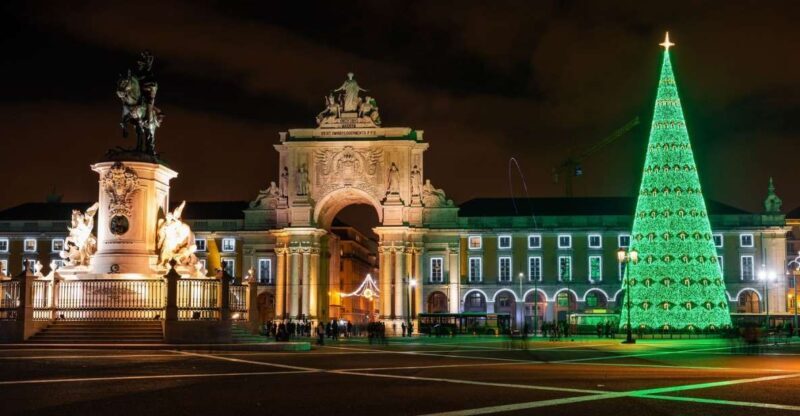Lisbon: Private Christmas Lights Tour by Tuk-Tuk - Key Points