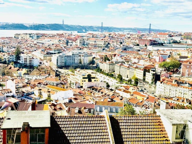 Lisbon: Private City Tour by Eco TukTuk - Key Points