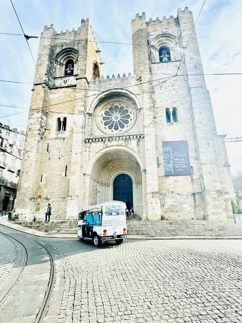 Lisbon: Private City Tour by Eco TukTuk - What Travelers Can Expect