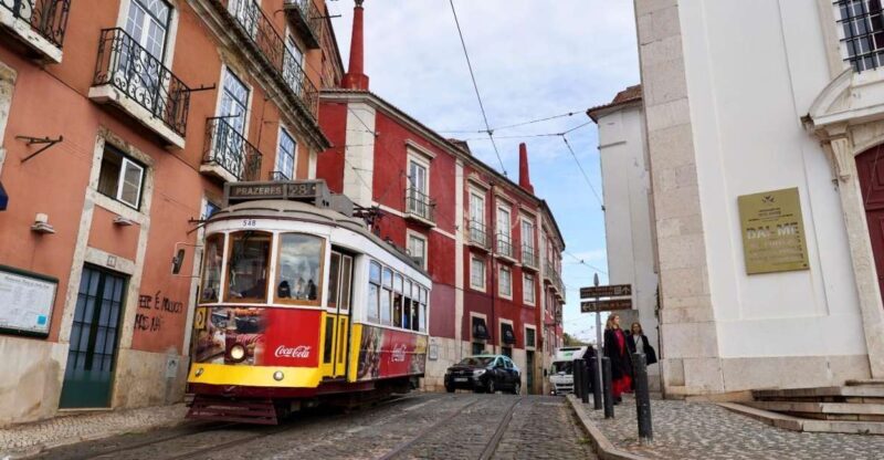 Lisbon: Private City Tour in Alfama and Chiado with Tuk Tuk - FAQ