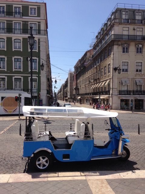 Lisbon: Private Guided Tour of Historical Center by Tuk Tuk - Key Points