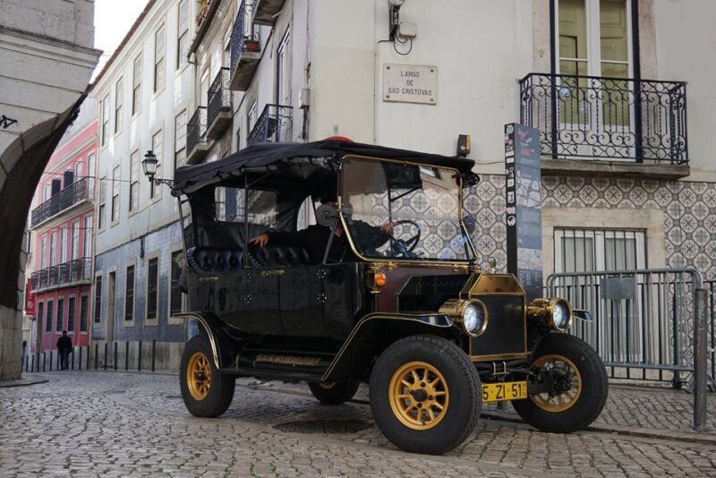 Lisbon: Private Guided Tuk-Tuk Tour with Hotel Pickup - Navigating the Sights: What to Expect