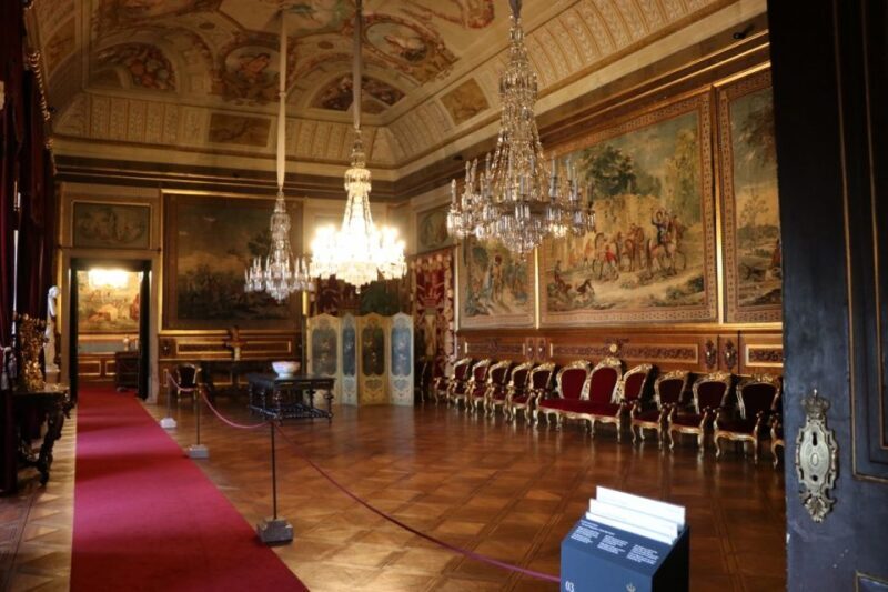 Lisbon: Private Historical Tour to Queluz and Ajuda Palaces - Key Points