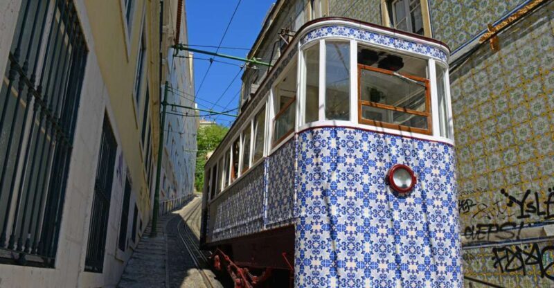 Lisbon: Private Kid-Friendly City Tour with São Jorge Castle - An Authentic Family Exploration of Lisbon’s Historic Heart