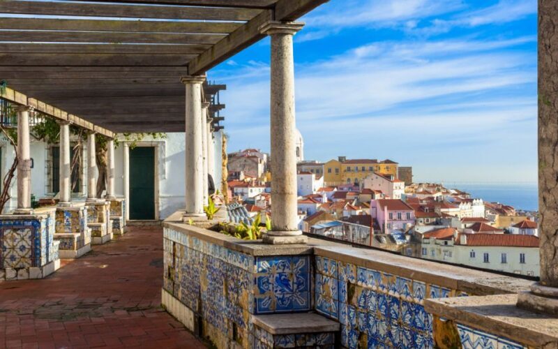 Lisbon: Private Kid-Friendly City Tour with São Jorge Castle - Considerations and Tips
