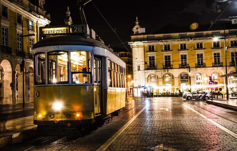 Lisbon: Private Night Tour with Fado Dinner Show - Key Points