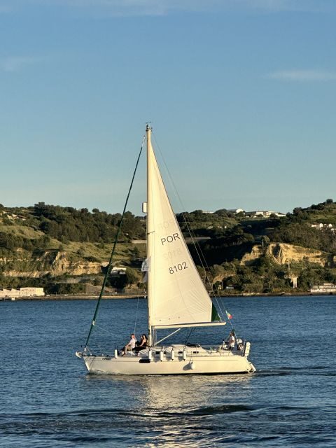 Lisbon: Private sailboat tours on Tagus River - Onboard amenities and atmosphere