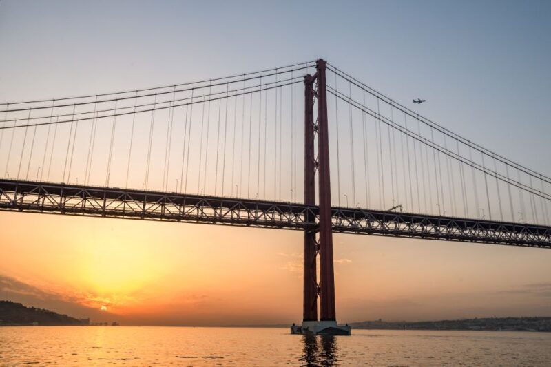 Lisbon: Private Sunset Cruise on the Tagus River with Drink - What Makes This Cruise Stand Out?