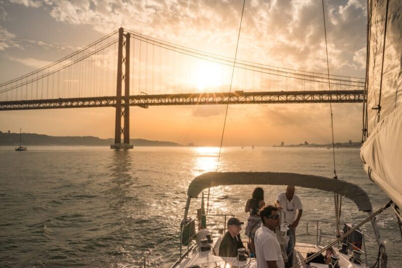 Lisbon: Private Sunset Cruise on the Tagus River with Drink - FAQ