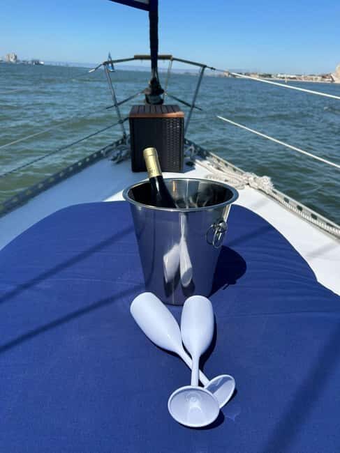 Lisbon: Private Sunset Sail for Two with Wine & Snacks - The Itinerary: A Slow Glide Past Iconic Landmarks
