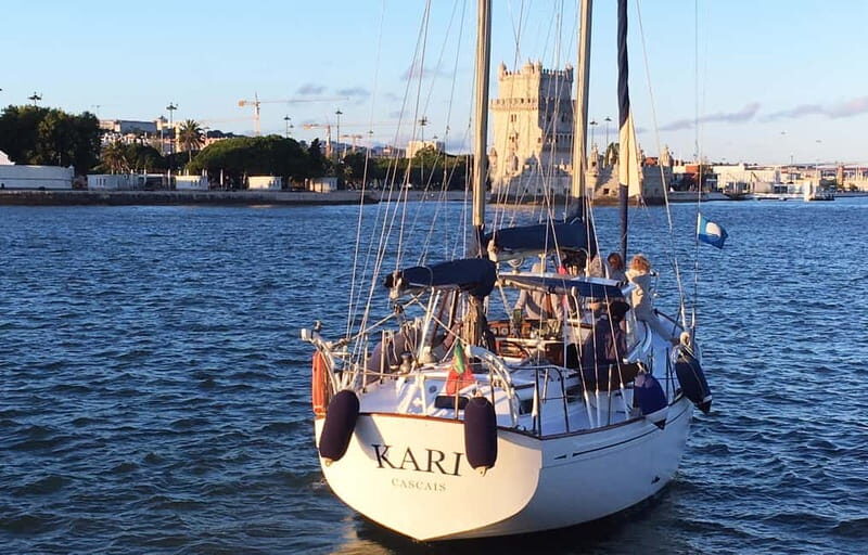 Lisbon: Private Tagus River Cruise with Drinks - Key Points