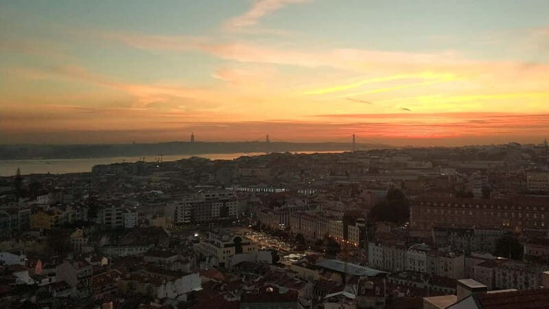 Lisbon: Private Tour in a Piaggio Ape Calessino - Key Points