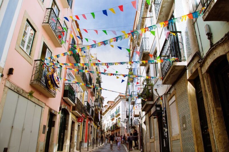 Lisbon: Private Tour with Locals  Highlights & Hidden Gems - Walking Through Lisbon in Just Three Hours