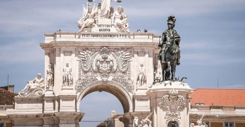 Lisbon: Private TukTuk Tour - Key Points